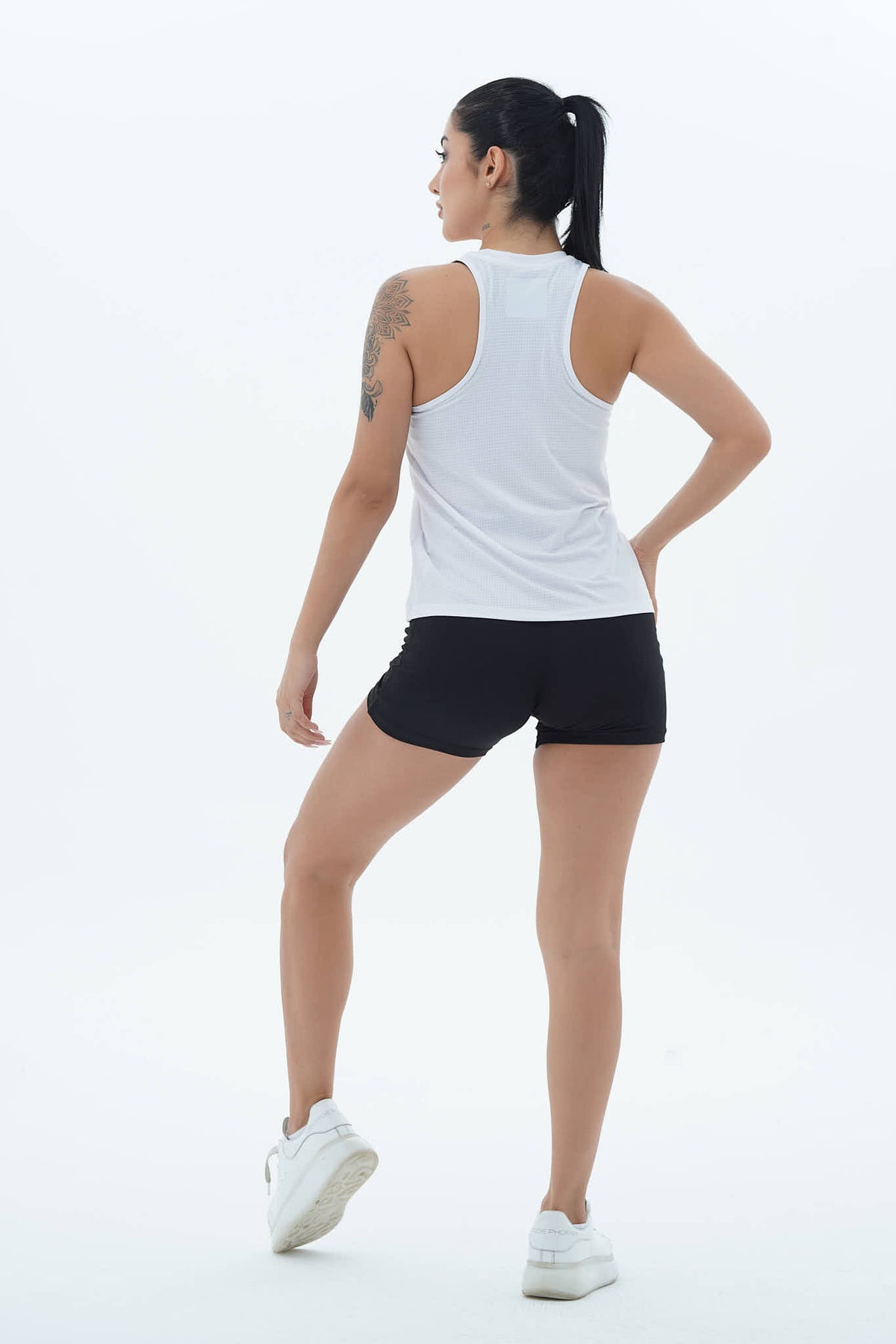 Beyaz Rahat Kesim Kadın Spor Atleti | George Phoenix | George Phoenix